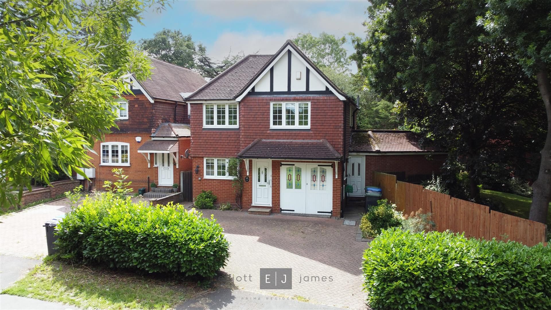 3 bed detached house for sale in Hainault Road, Chigwell | Elliott ...