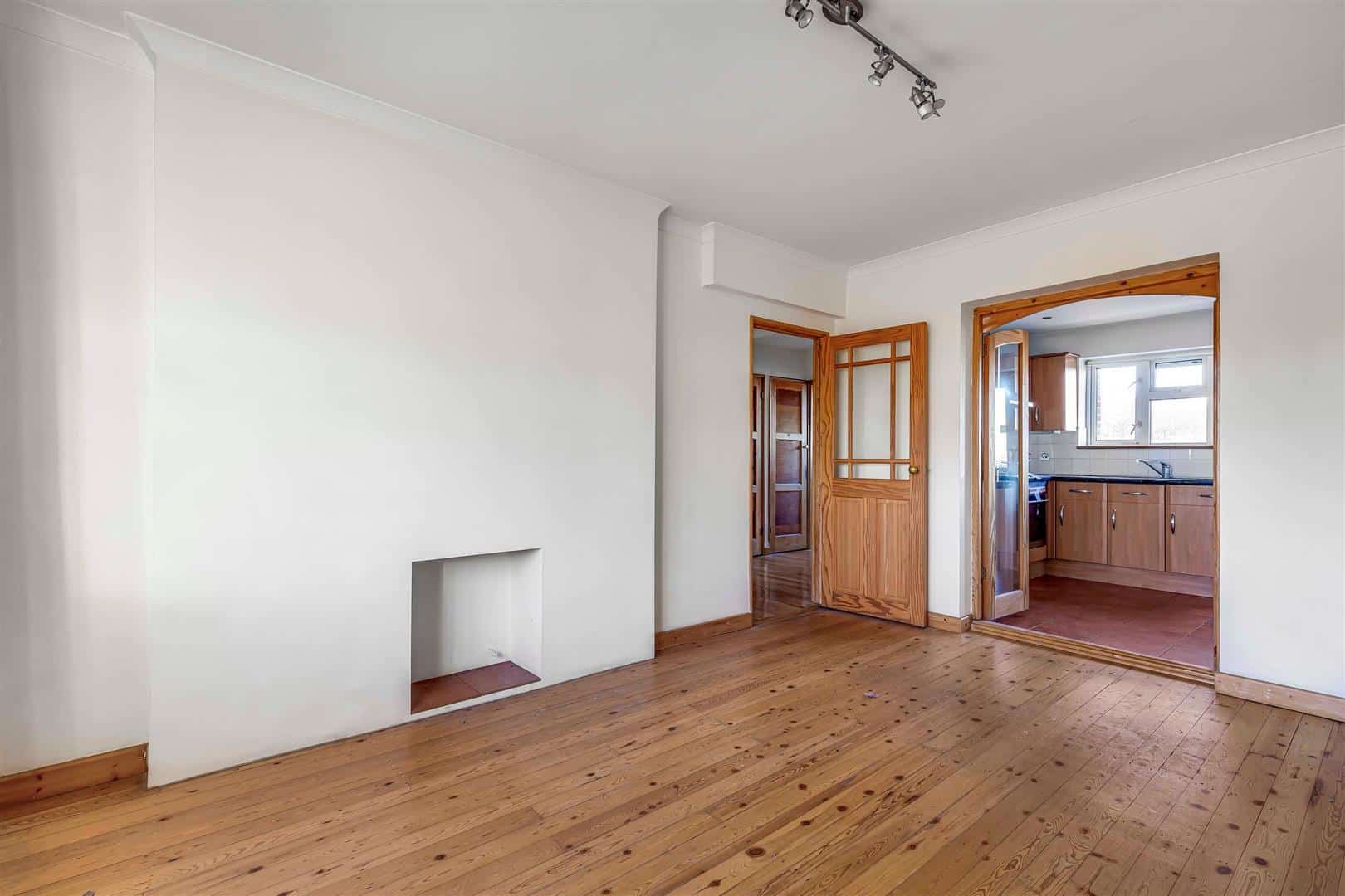 2 bed flat for sale in Rocks Lane, Barnes, London, SW13 | James Anderson