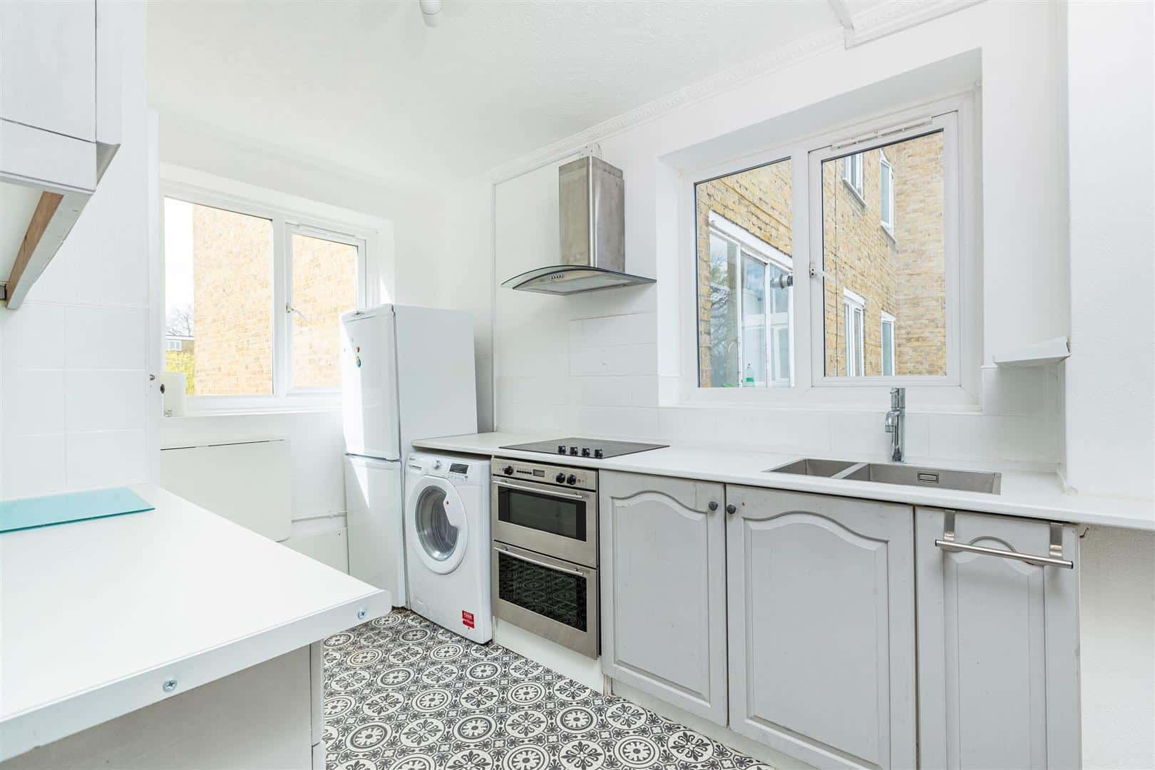 2 bed flat to rent in Hayward Gardens, Putney SW15 | James Anderson