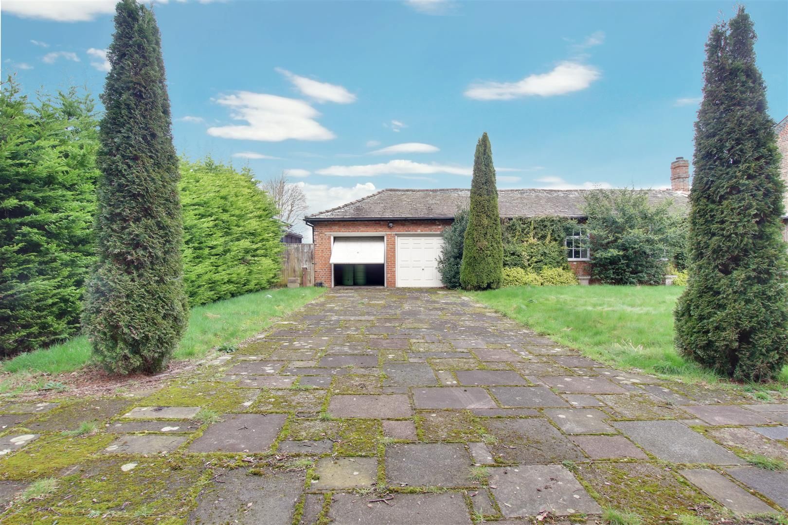 4 bed detached house for sale in Upper Bedfords Farmhouse, Romford ...
