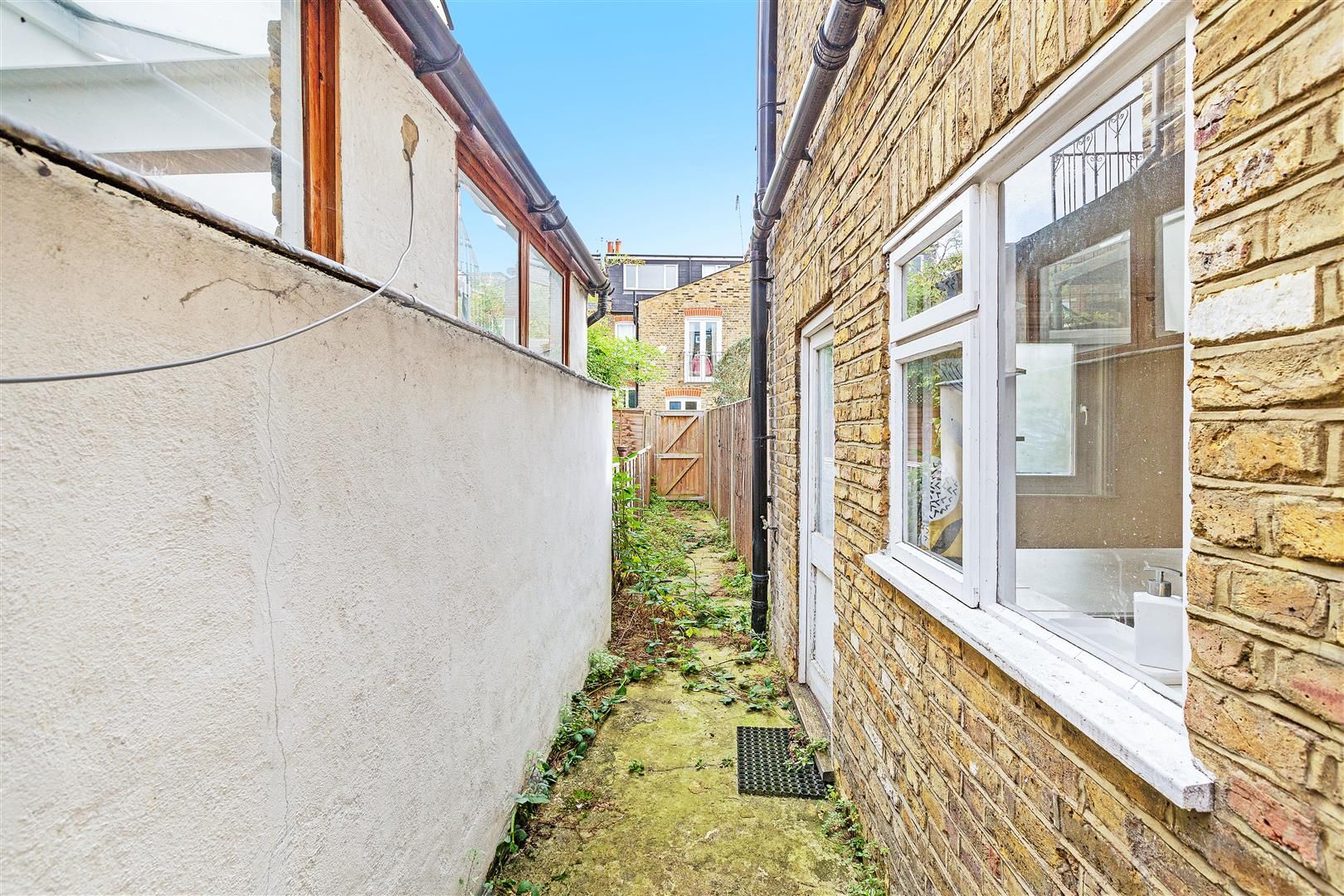 2 bed flat for sale in Lonsdale Road, Barnes, SW13 | James Anderson