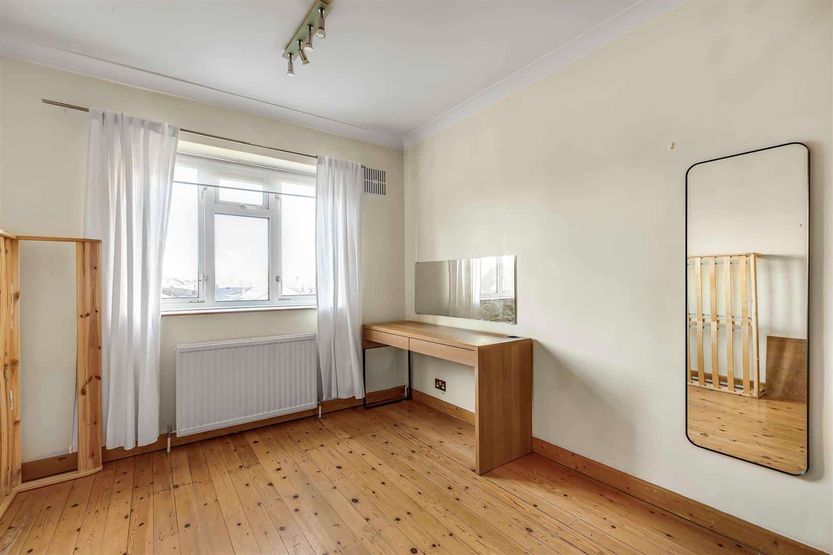 2 bed flat for sale in Rocks Lane, Barnes, London, SW13 | James Anderson