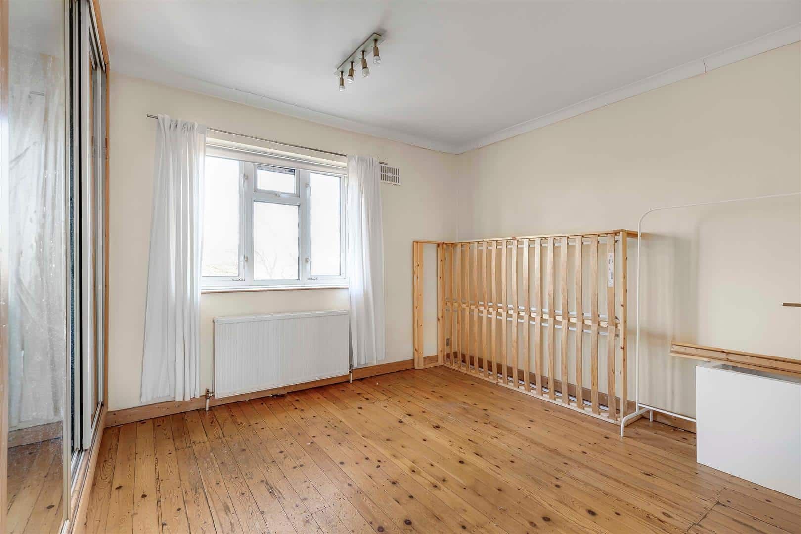 2 bed flat for sale in Rocks Lane, Barnes, London, SW13 | James Anderson