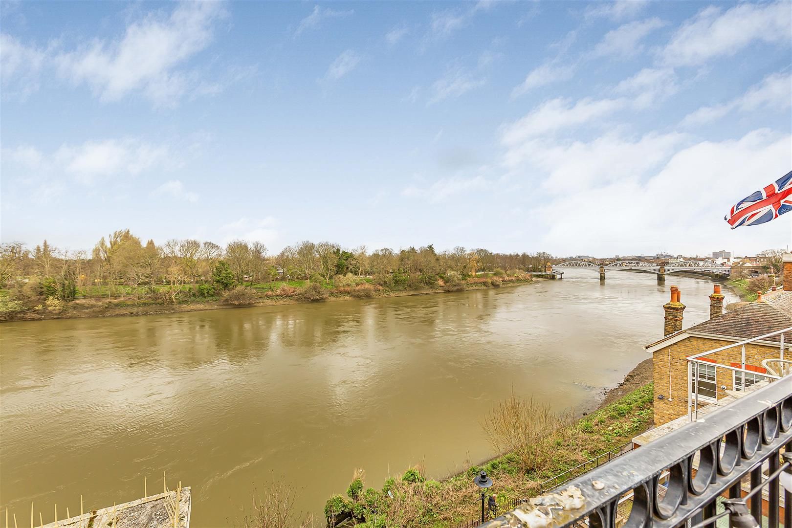 4 bed flat for sale in Mortlake High Street, London, SW14 | James Anderson