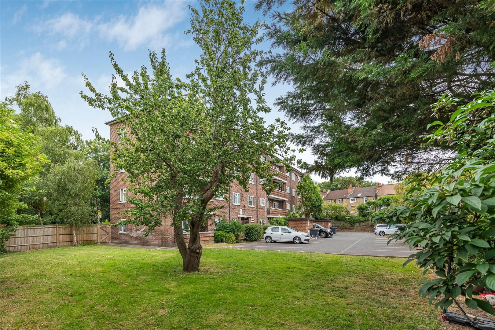 2 bed flat for sale in Rocks Lane, Barnes, London, SW13 | James Anderson