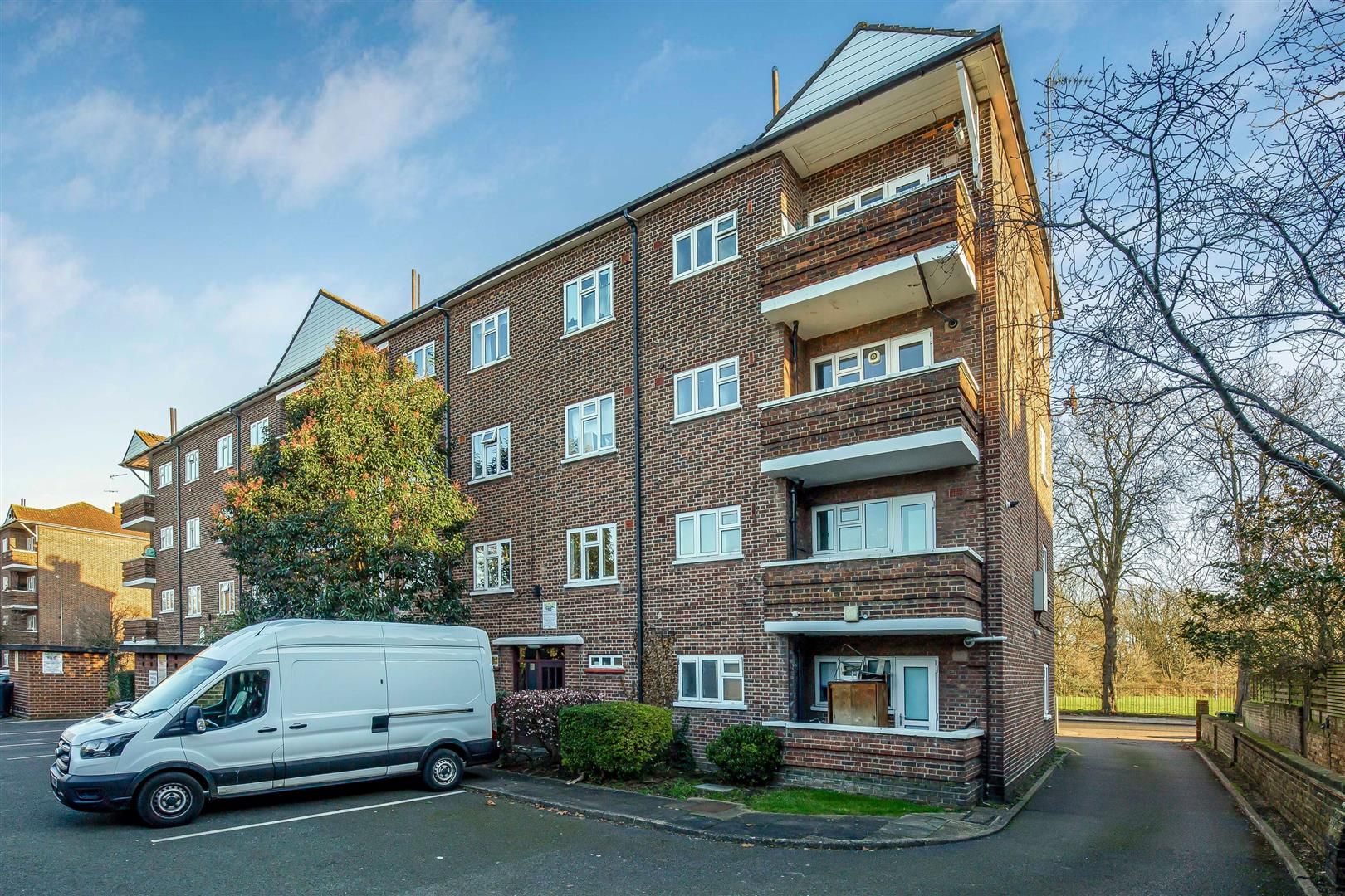 2 bed flat for sale in Rocks Lane, Barnes, London, SW13 | James Anderson