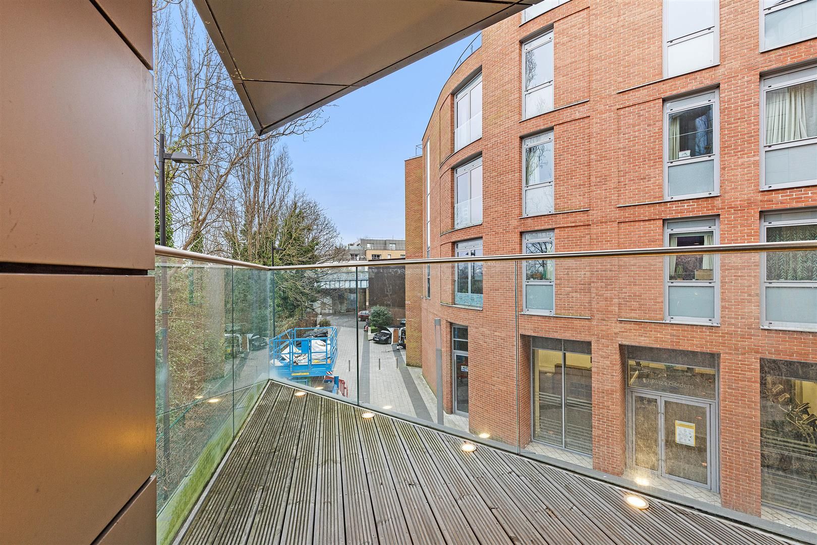 2 bed flat to rent in Plaza Gardens, Putney | James Anderson