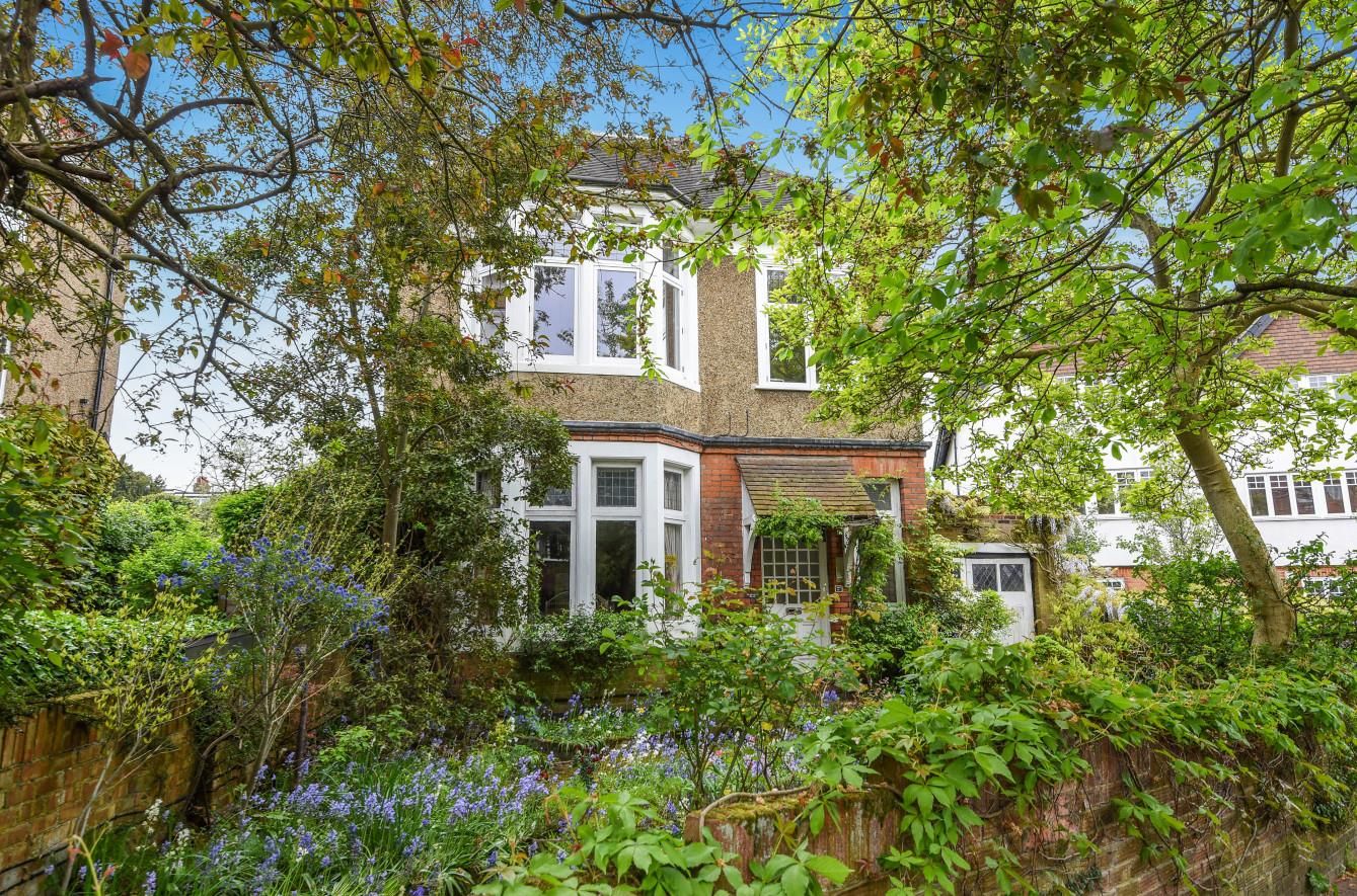 3 bed flat for sale in Sheen Gate Gardens, East Sheen, SW14 | James ...
