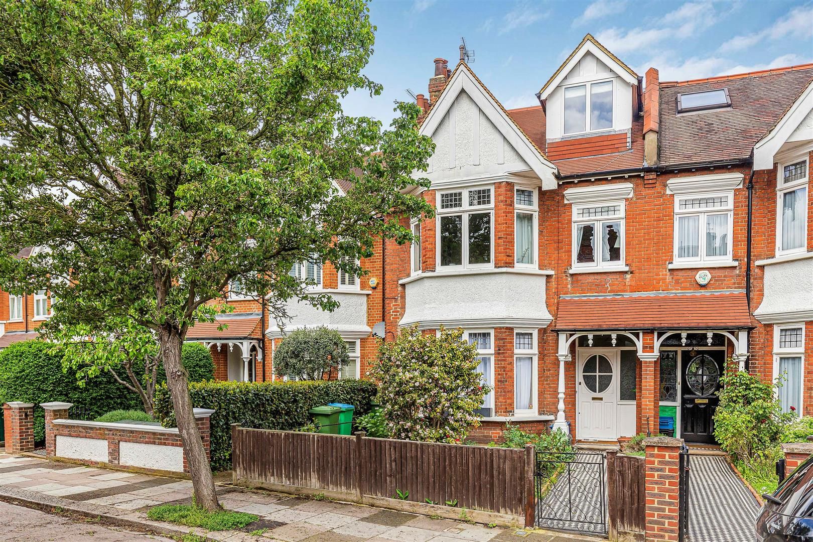 3 bed flat for sale in Madrid Road, Barnes, SW13 | James Anderson