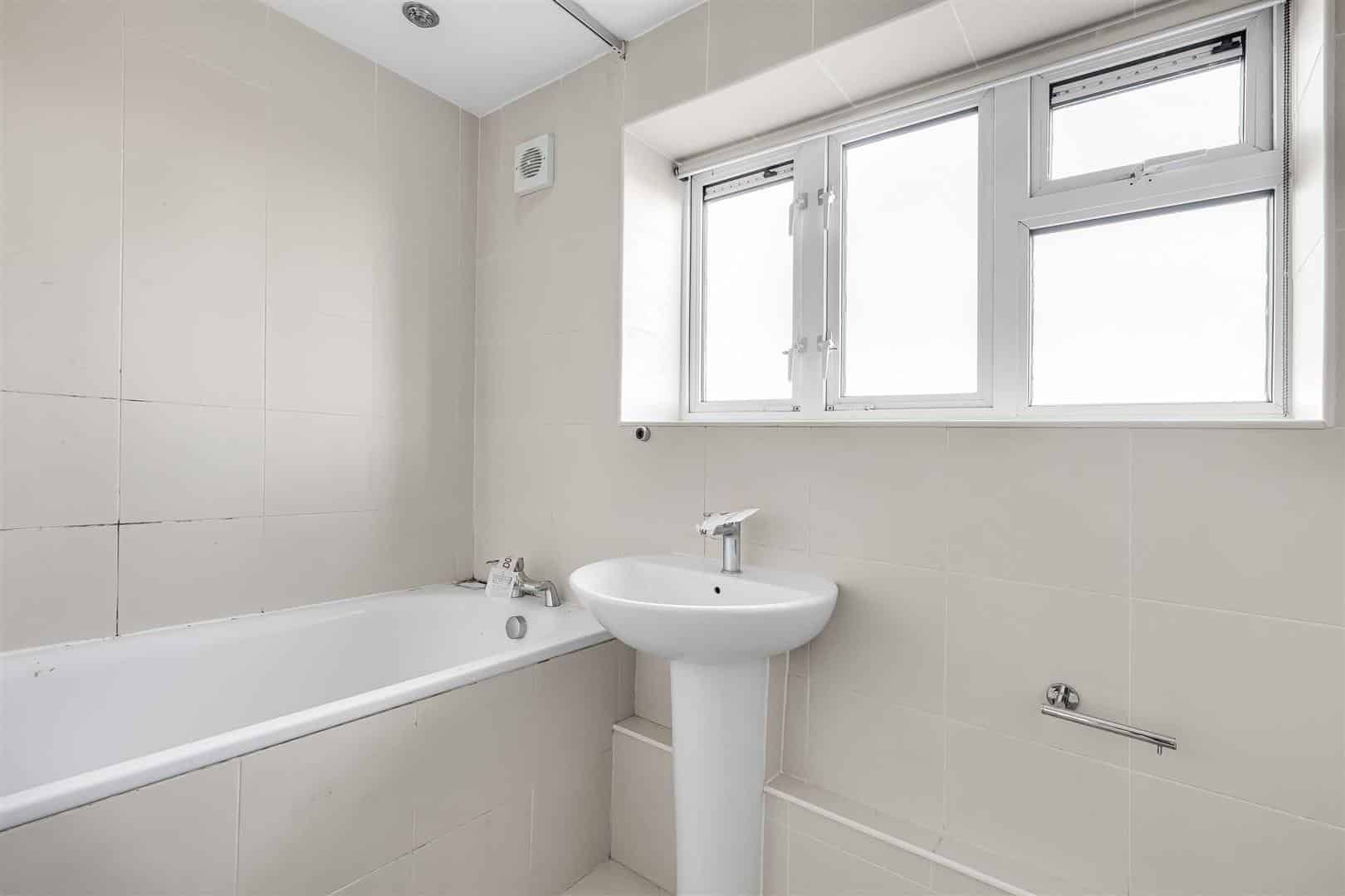 2 bed flat for sale in Rocks Lane, Barnes, London, SW13 | James Anderson