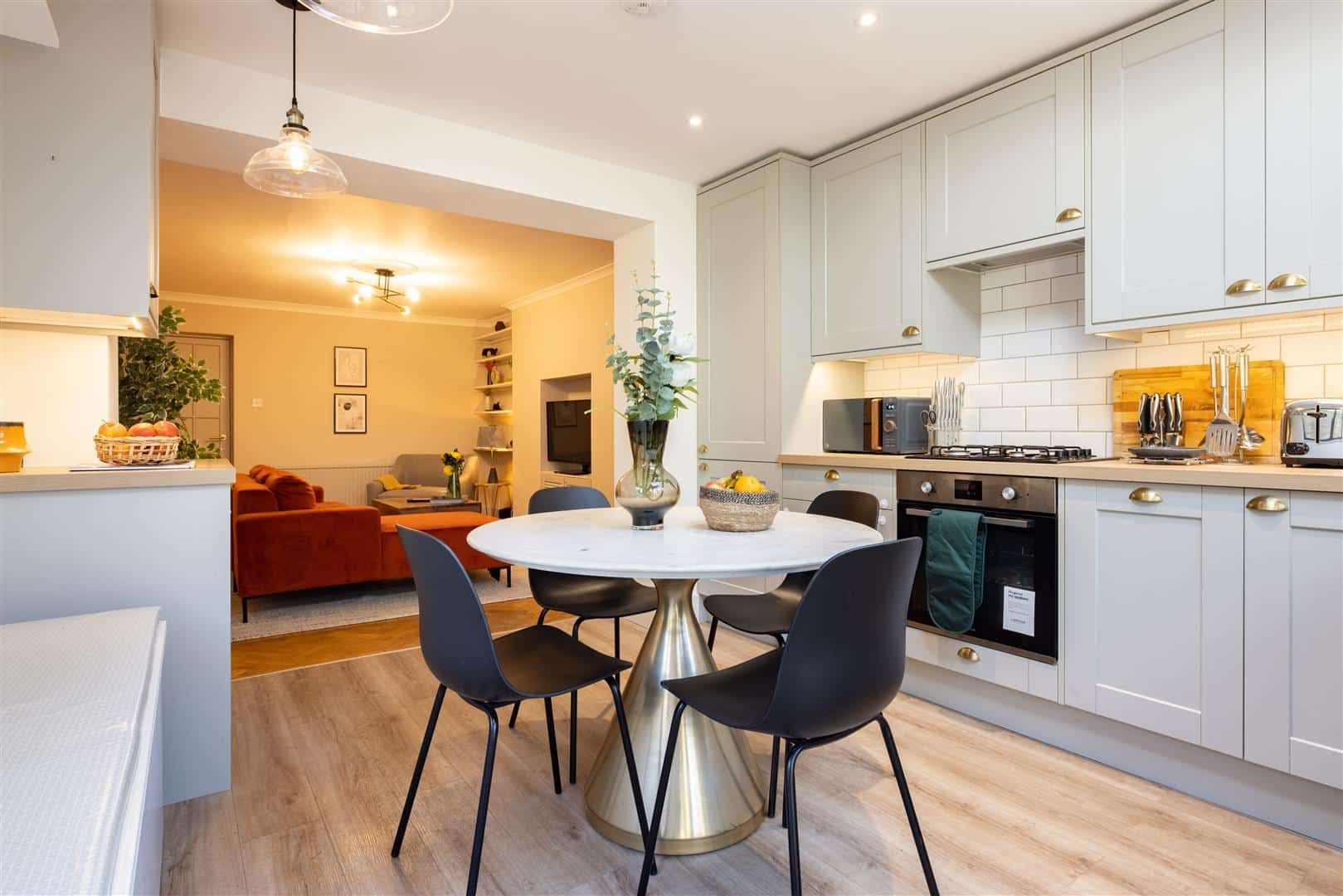 2 bed flat for sale in Castelnau, Barnes, London, SW13 | James Anderson